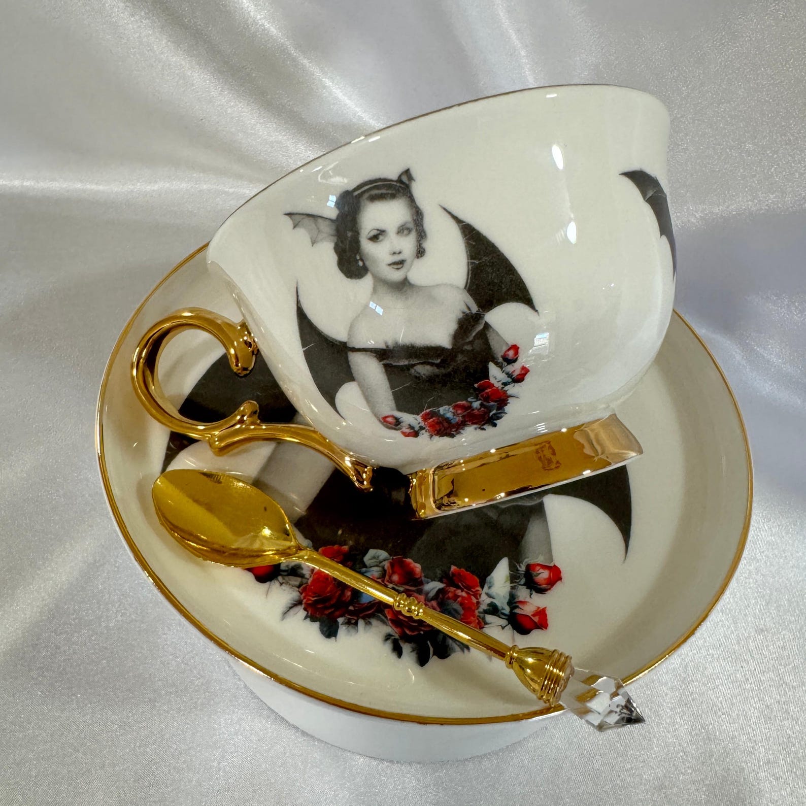 Bat Lady 5 Teacup and Saucer Set. Learn Tea Leaf Reading the Easy Way ...