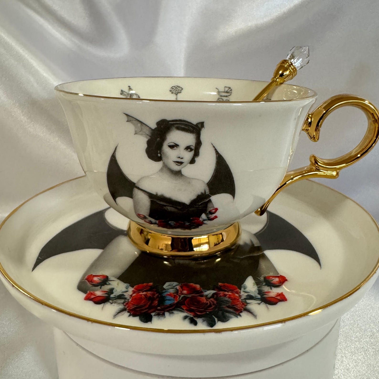 Bat Lady 5 Teacup and Saucer Set. Learn Tea Leaf Reading the Easy Way ...