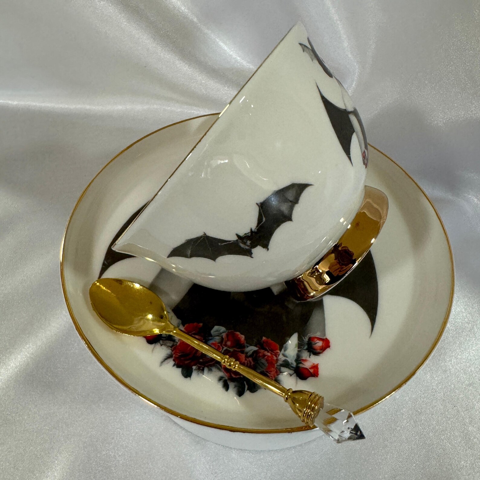 Bat Lady 5 Teacup and Saucer Set. Learn Tea Leaf Reading the Easy Way ...