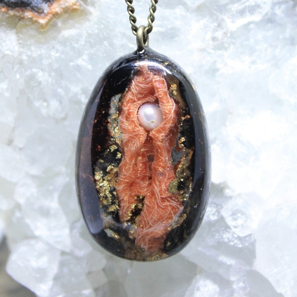 Vulva Stone Pendant - Etsy