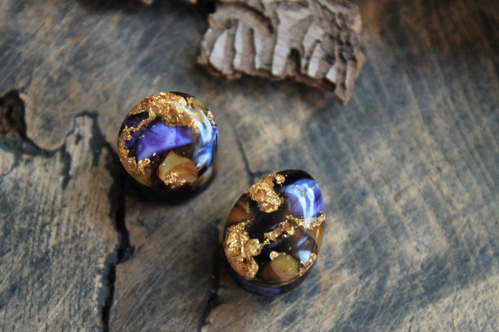 Teardrop purple plugs Drop shaped plug gold gauges Wedding | Etsy