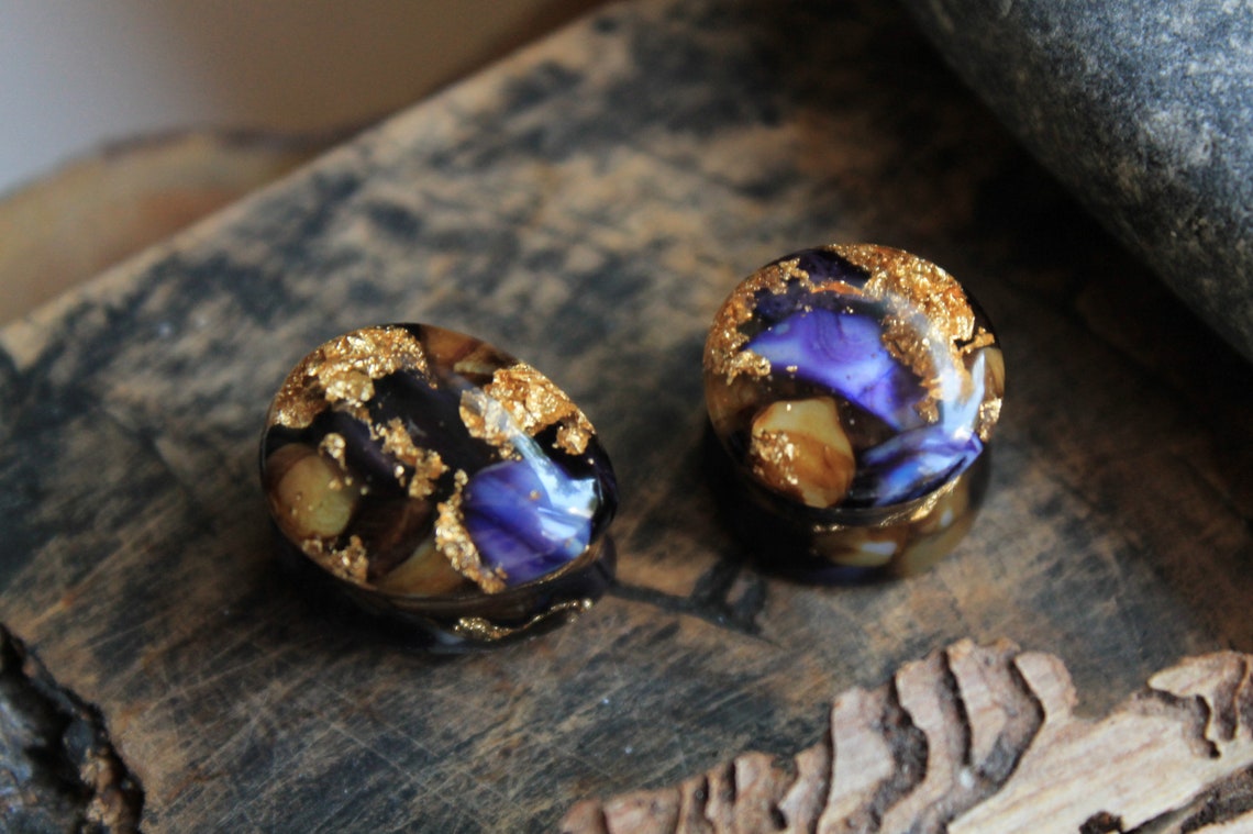 Teardrop purple plugs Drop shaped plug gold gauges Wedding | Etsy