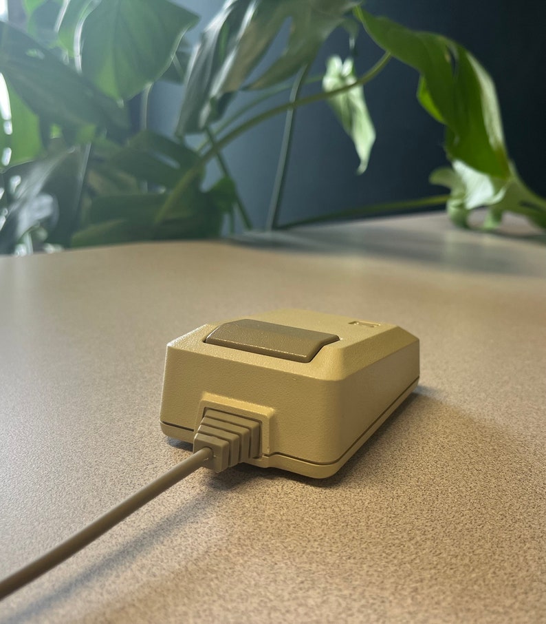 Vintage Mac Mouse, VERY EARLY Production Mouse M0100 June 1984 RARE ...