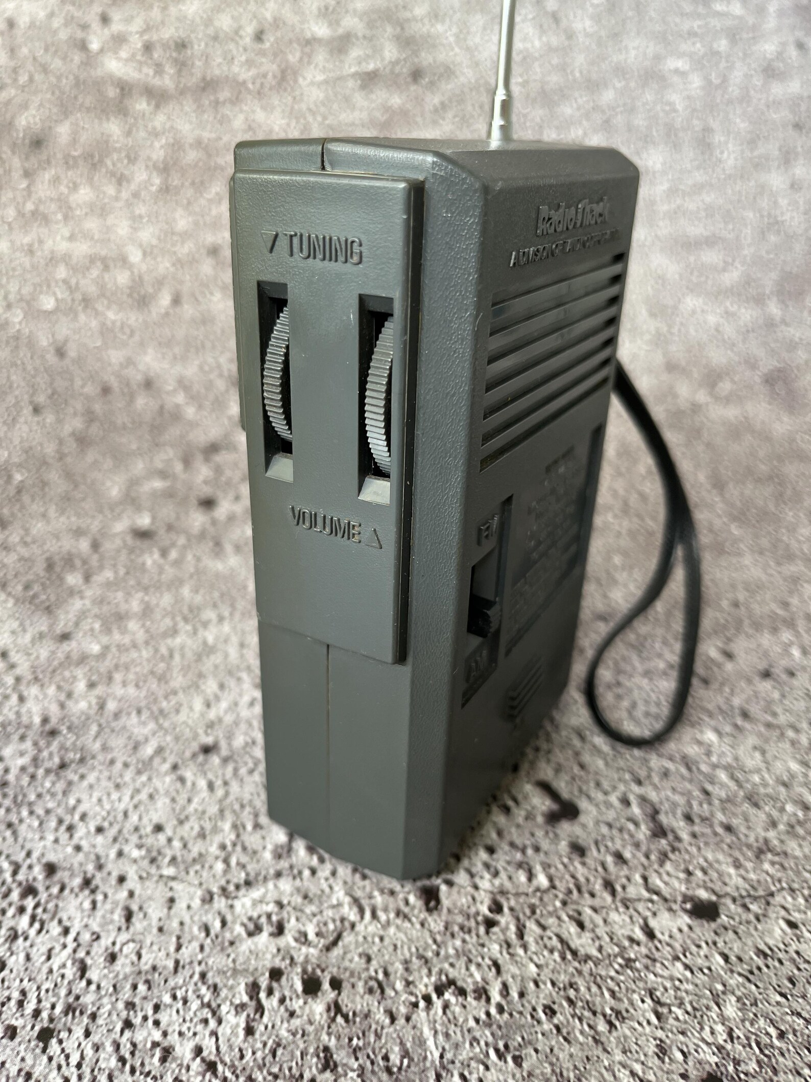 Vintage Radio Shack Realistic Pocket Portable Radio FM/AM Model 12-635A ...