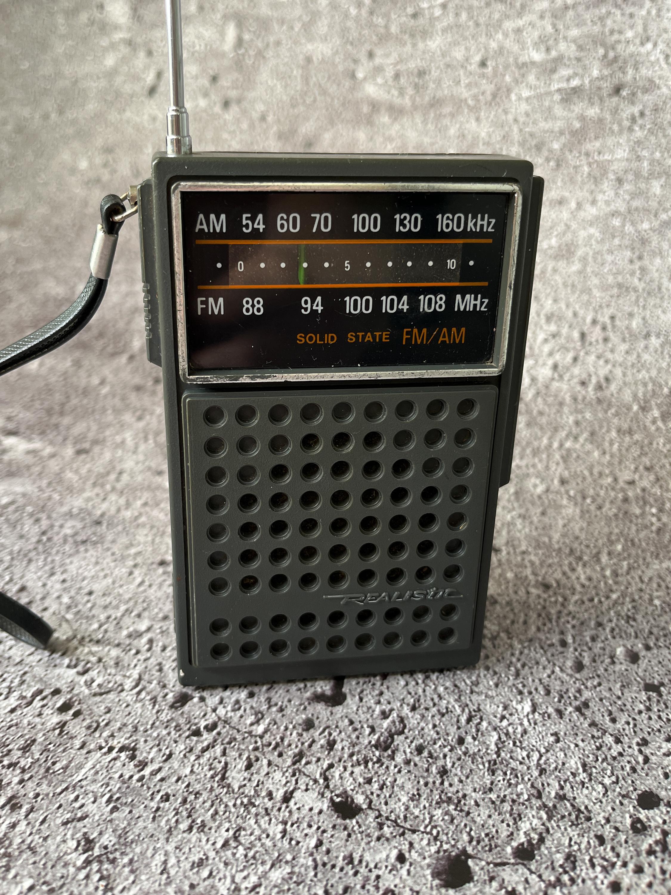 Vintage Radio Shack Realistic Pocket Portable Radio FM/AM Model 12-635A ...