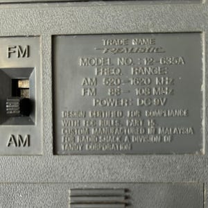 Vintage Radio Shack Realistic Pocket Portable Radio FM/AM Model 12-635A ...