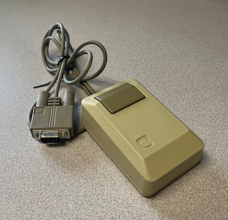 Vintage Mac Mouse, VERY EARLY Production Mouse M0100 June 1984 RARE ...