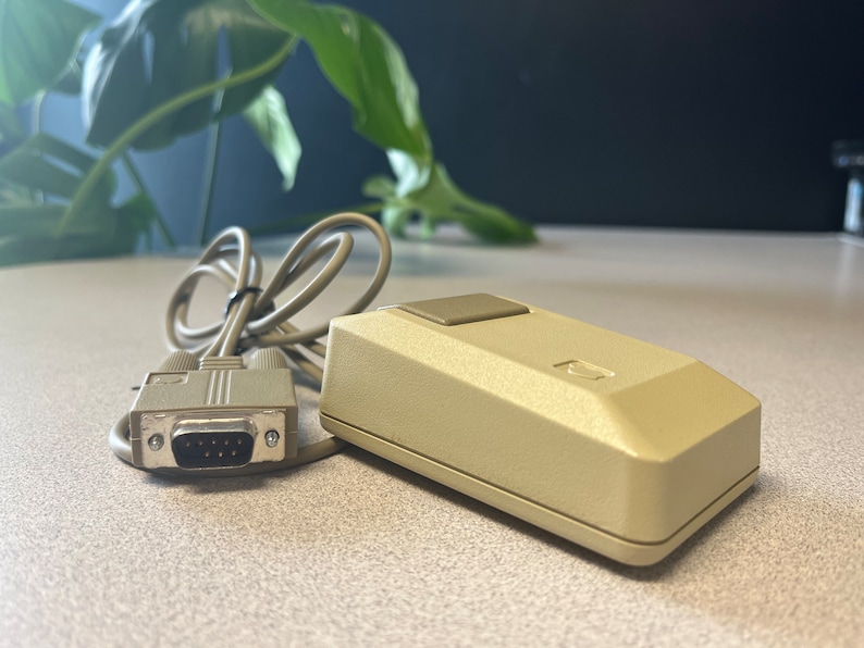 Vintage Mac Mouse, VERY EARLY Production Mouse M0100 June 1984 RARE ...