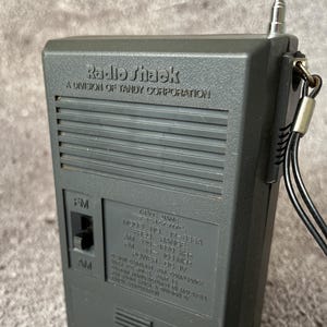 Vintage Radio Shack Realistic Pocket Portable Radio FM/AM Model 12-635A ...