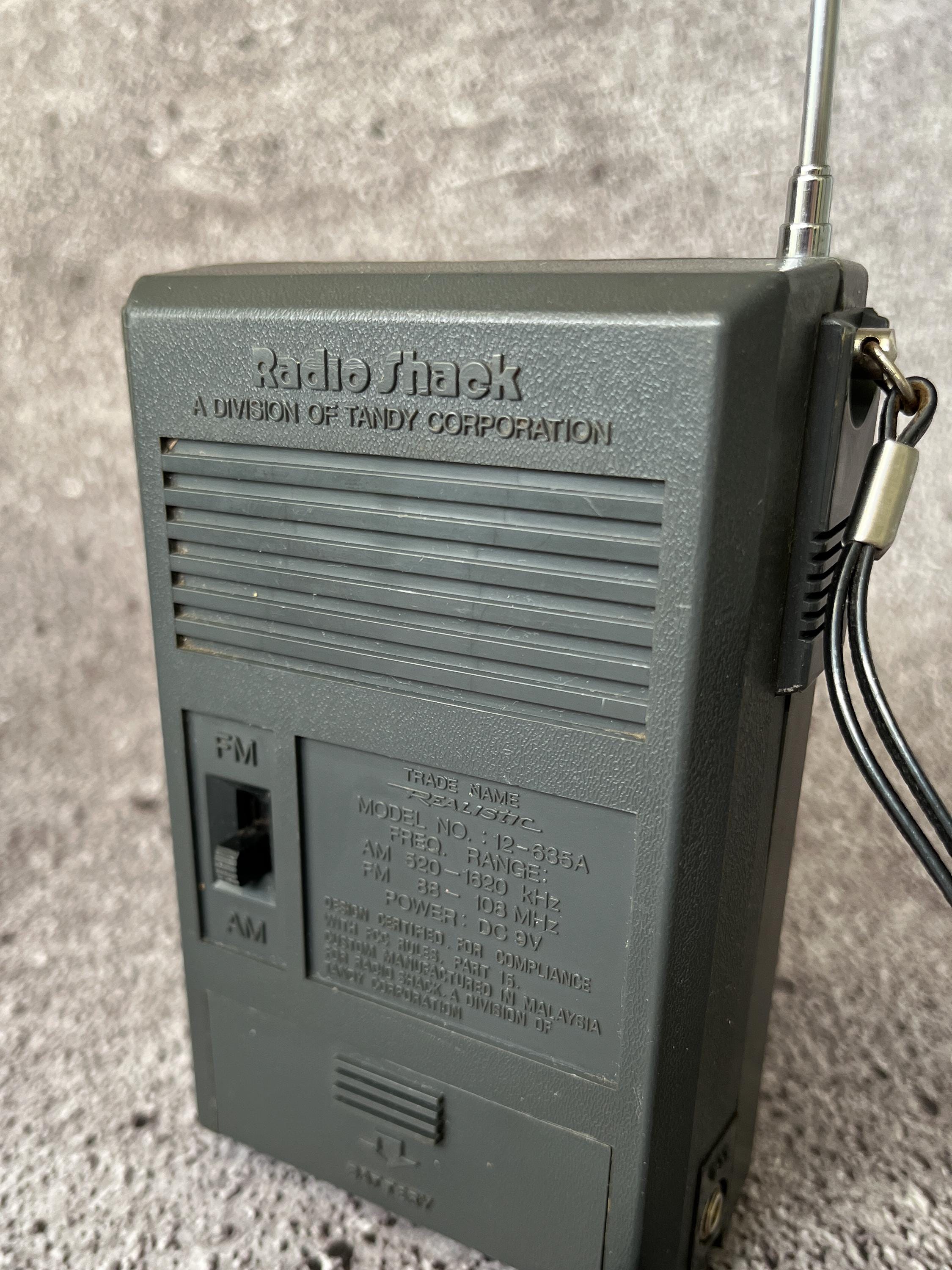 Vintage Radio Shack Realistic Pocket Portable Radio FM/AM Model 12-635A ...