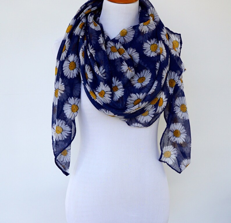 Daisy Print Scarf/ Floral Print Scarf/ Navy Scarf/ Shawl/ | Etsy