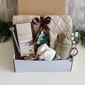 Winter Gift Box Best Friend, Christmas Gift Basket, Holiday Gift Box ...