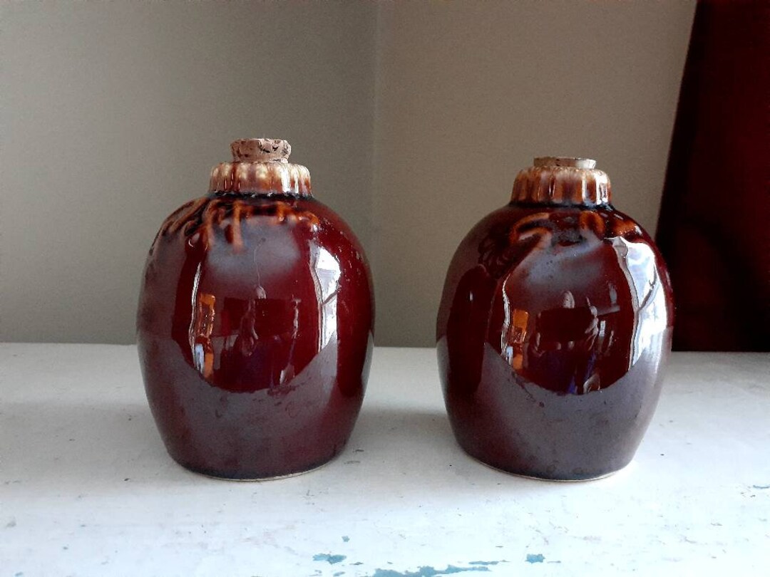 Hull Shaker Set Brown Drip Jug Shakers With Embossed Salt and Pepper - Etsy