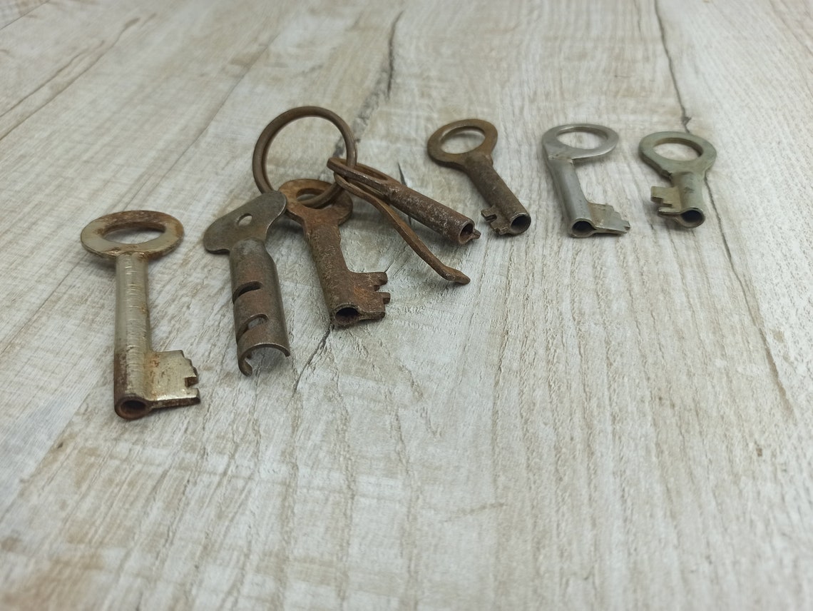 Vintage Keys lot 7 pcs Wholesale Antique Keys for craft and | Etsy