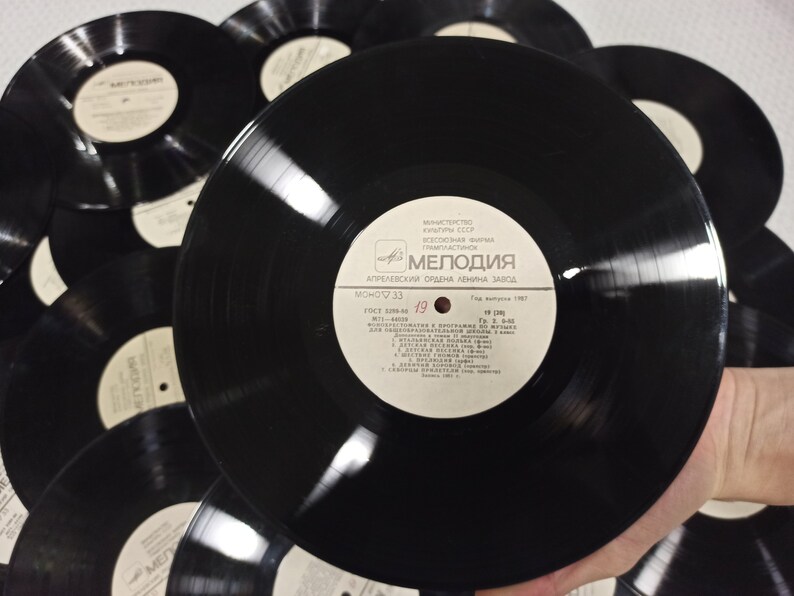 Vinyl Records 5 15 10 Vintage Round Repurposing Records Diy - Etsy