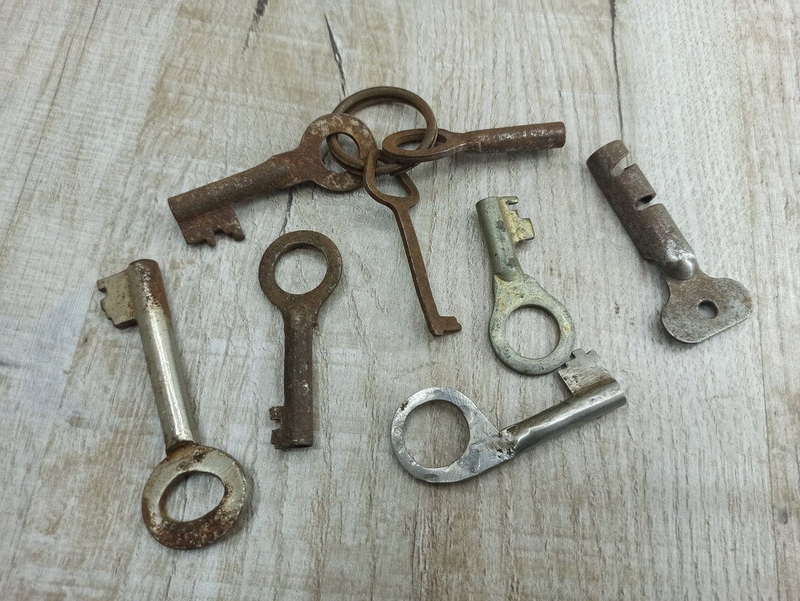 Vintage Keys lot 7 pcs Wholesale Antique Keys for craft and | Etsy