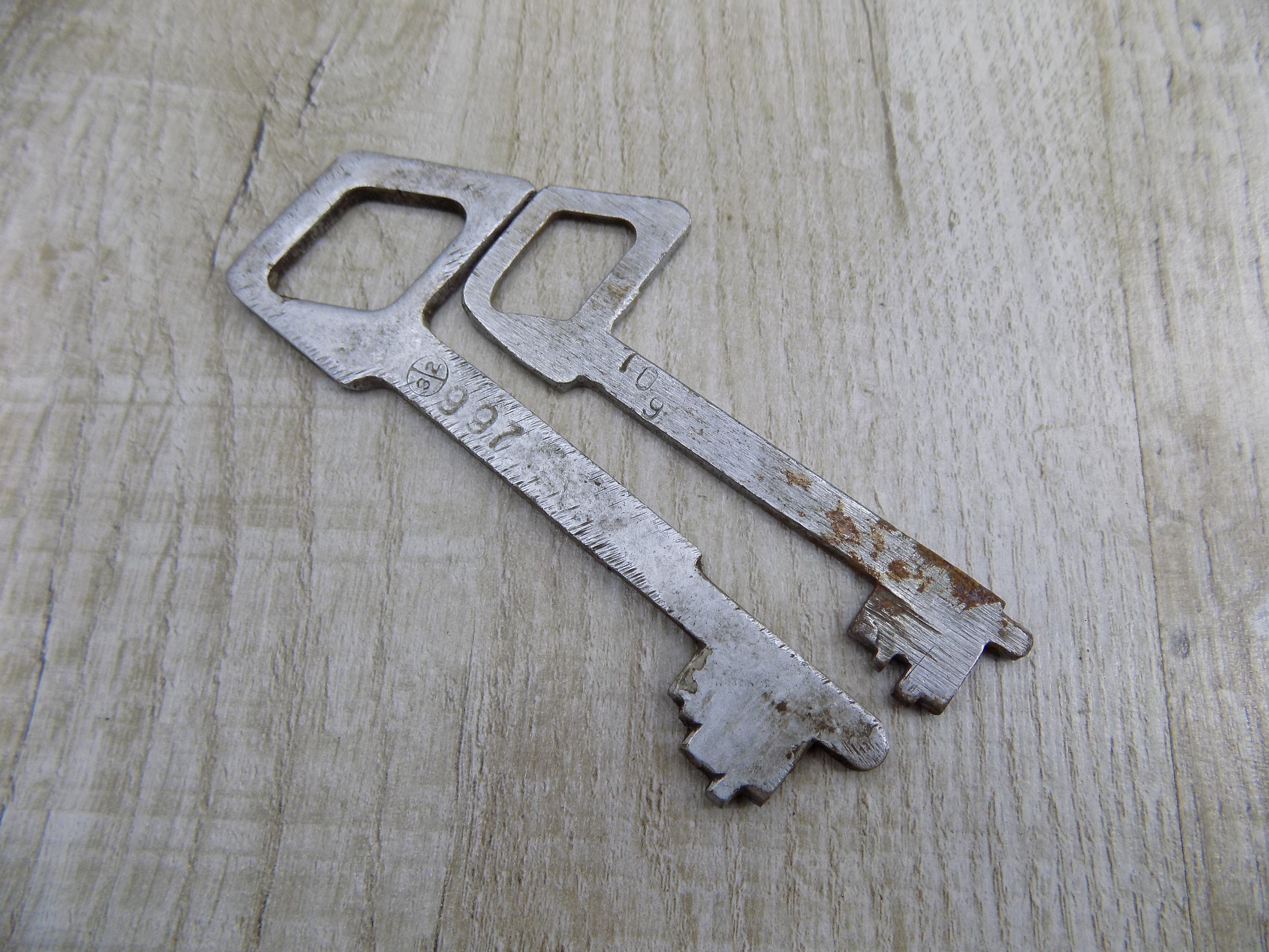 Pair Vintage 2 Key Silver Wholesale Antique Figured Key for - Etsy