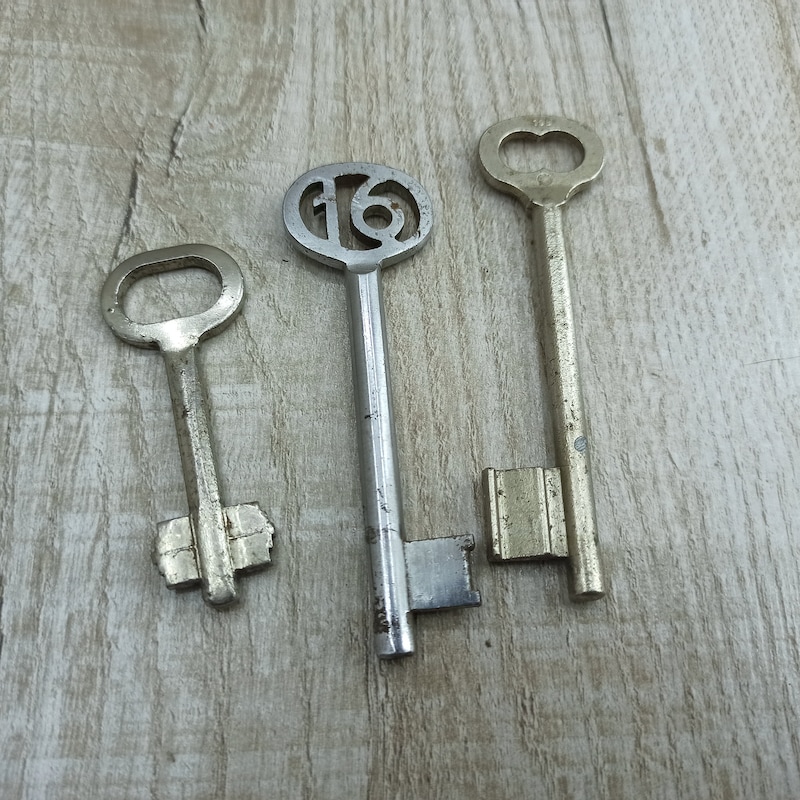 Old Skeleton Keys - Etsy