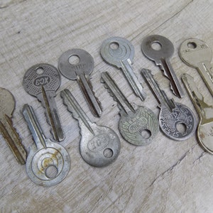 Keys Lot 11 Pcs Wholesale Antique Keys for Craft and Decor Old Skeleton ...
