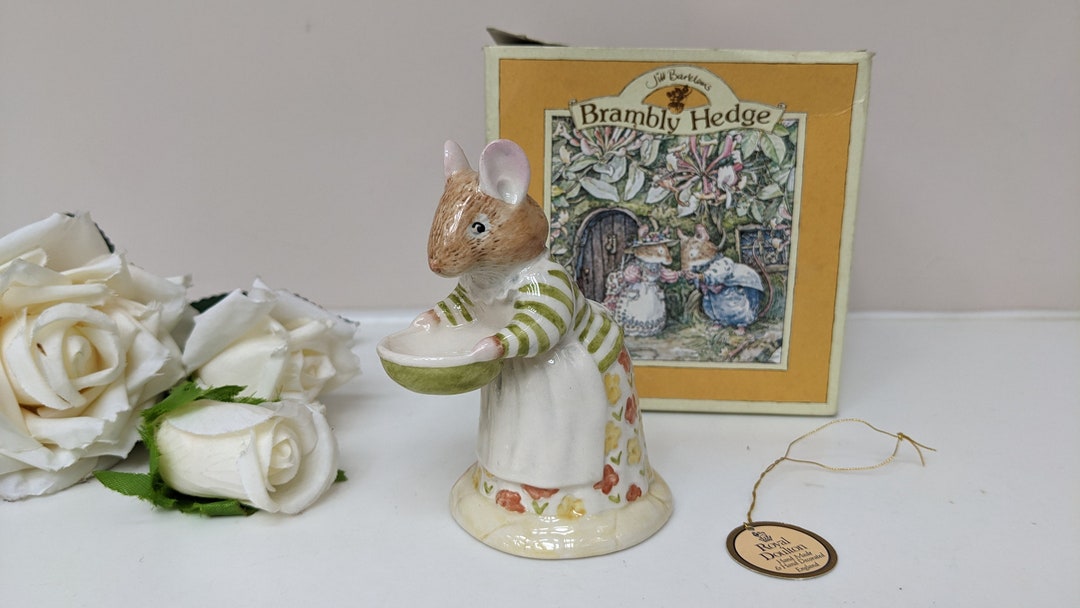 Brambly Hedge Figurine, Mrs Toadflax DBH11, Royal Doulton, Collectable ...