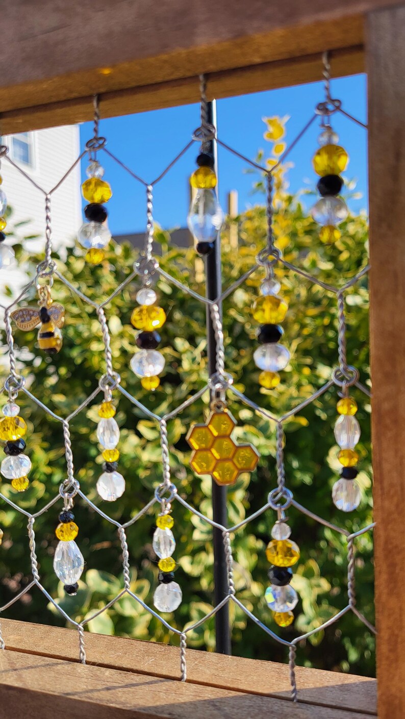 NEW 12x 9 Beaded Chicken Wire Window Sun Catcher Bee Themed Handmade ...