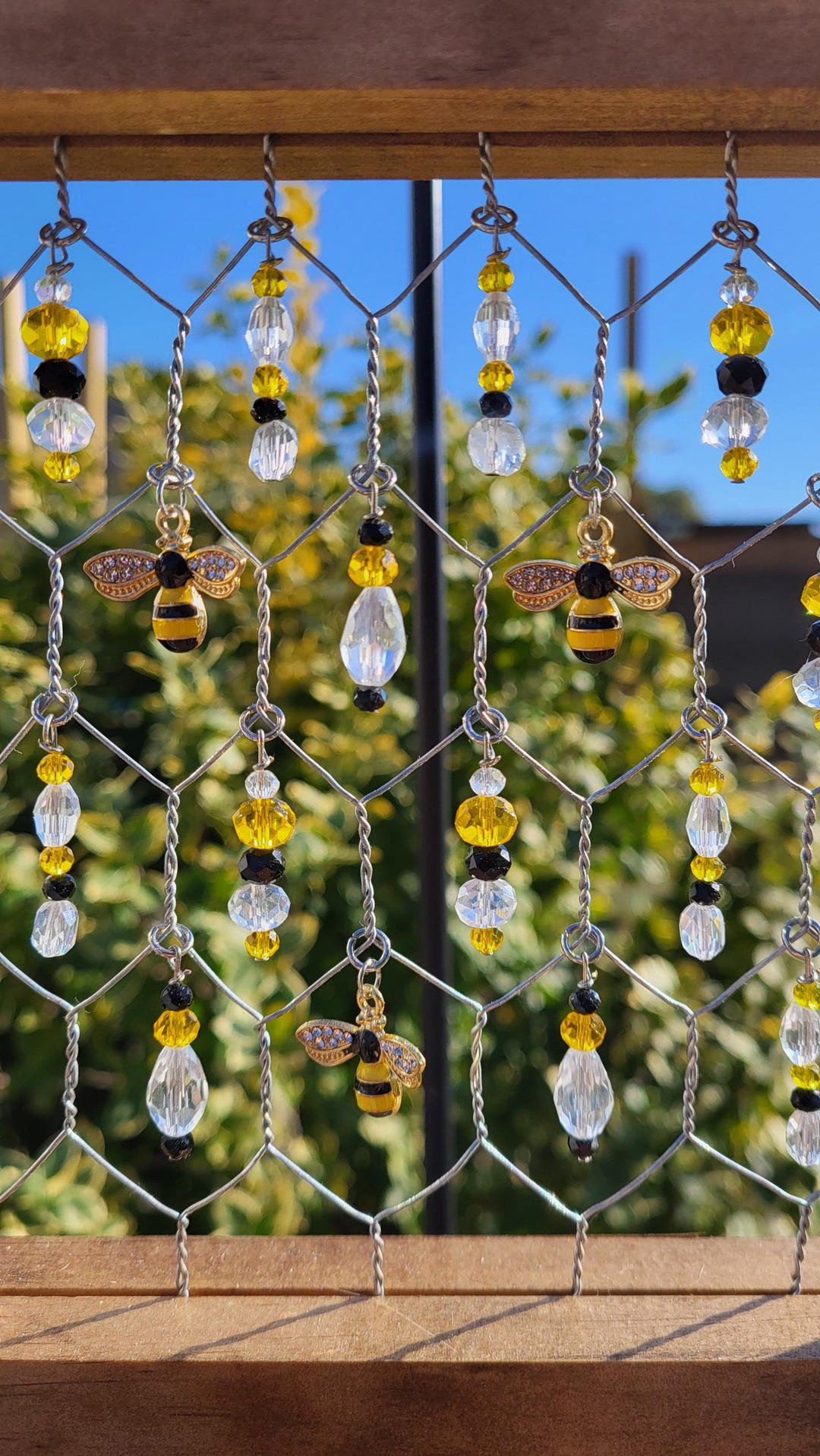 NEW! 12"x 9" Beaded Chicken Wire Window Sun Catcher - Bee Themed ...