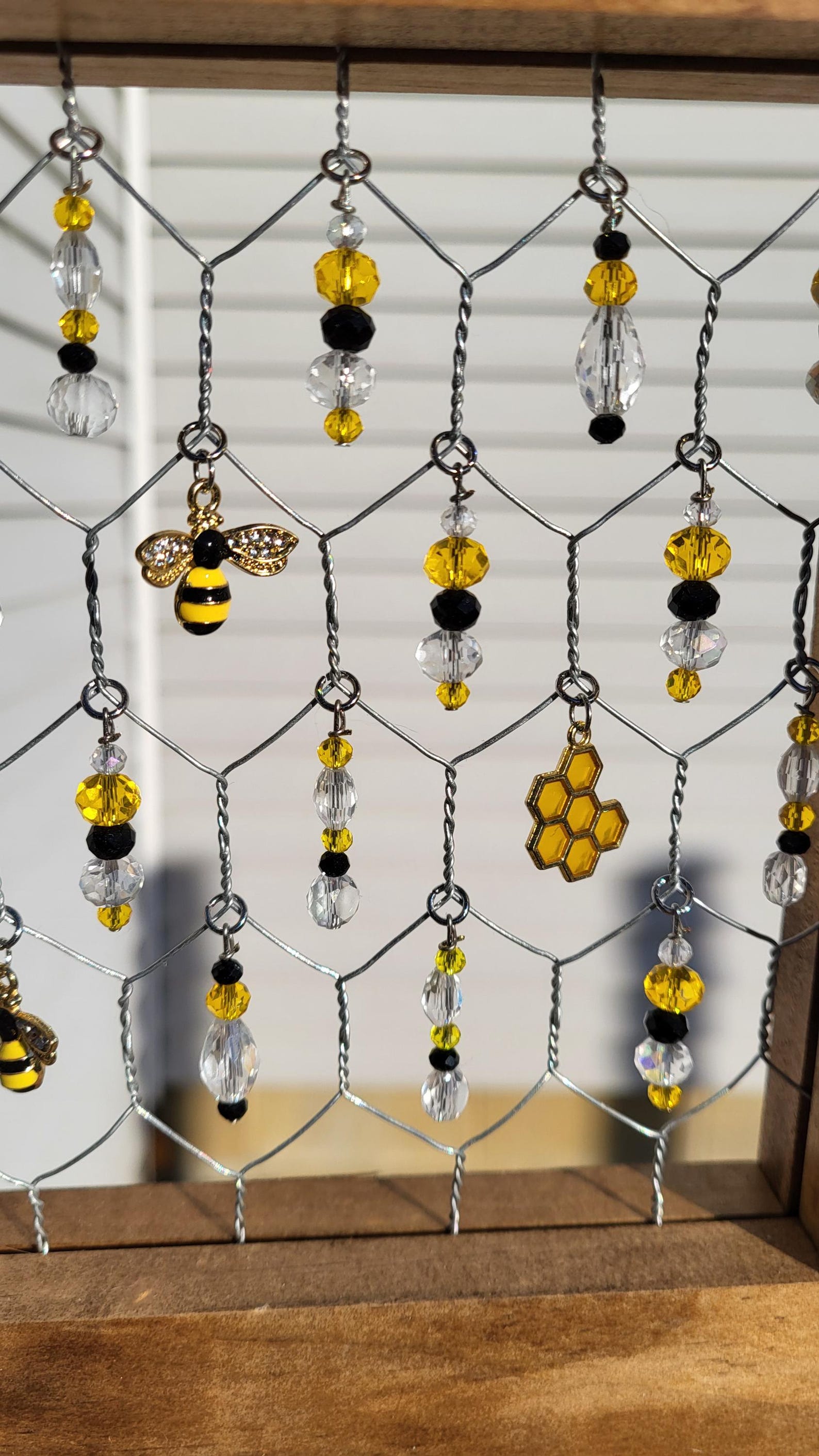 NEW 12x 9 Beaded Chicken Wire Window Sun Catcher Bee Themed Handmade ...