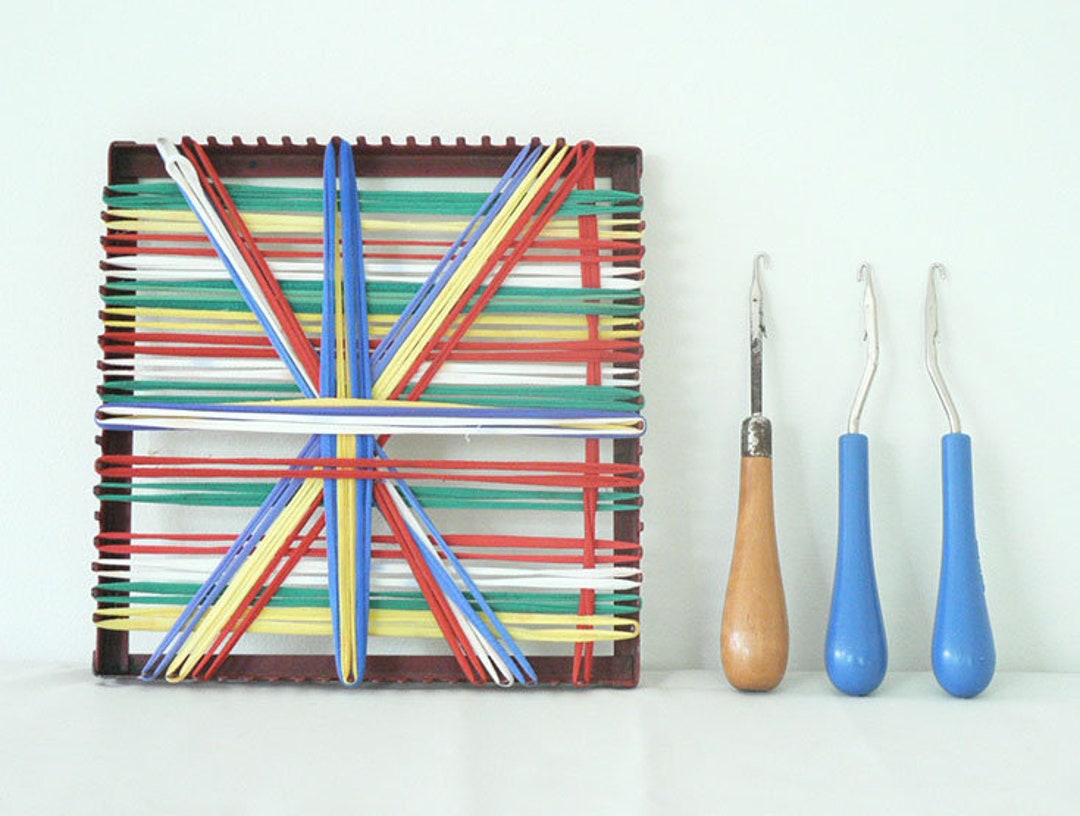 Hot Pad Making Loom Red Metal Vintage Latch Hooks - Etsy