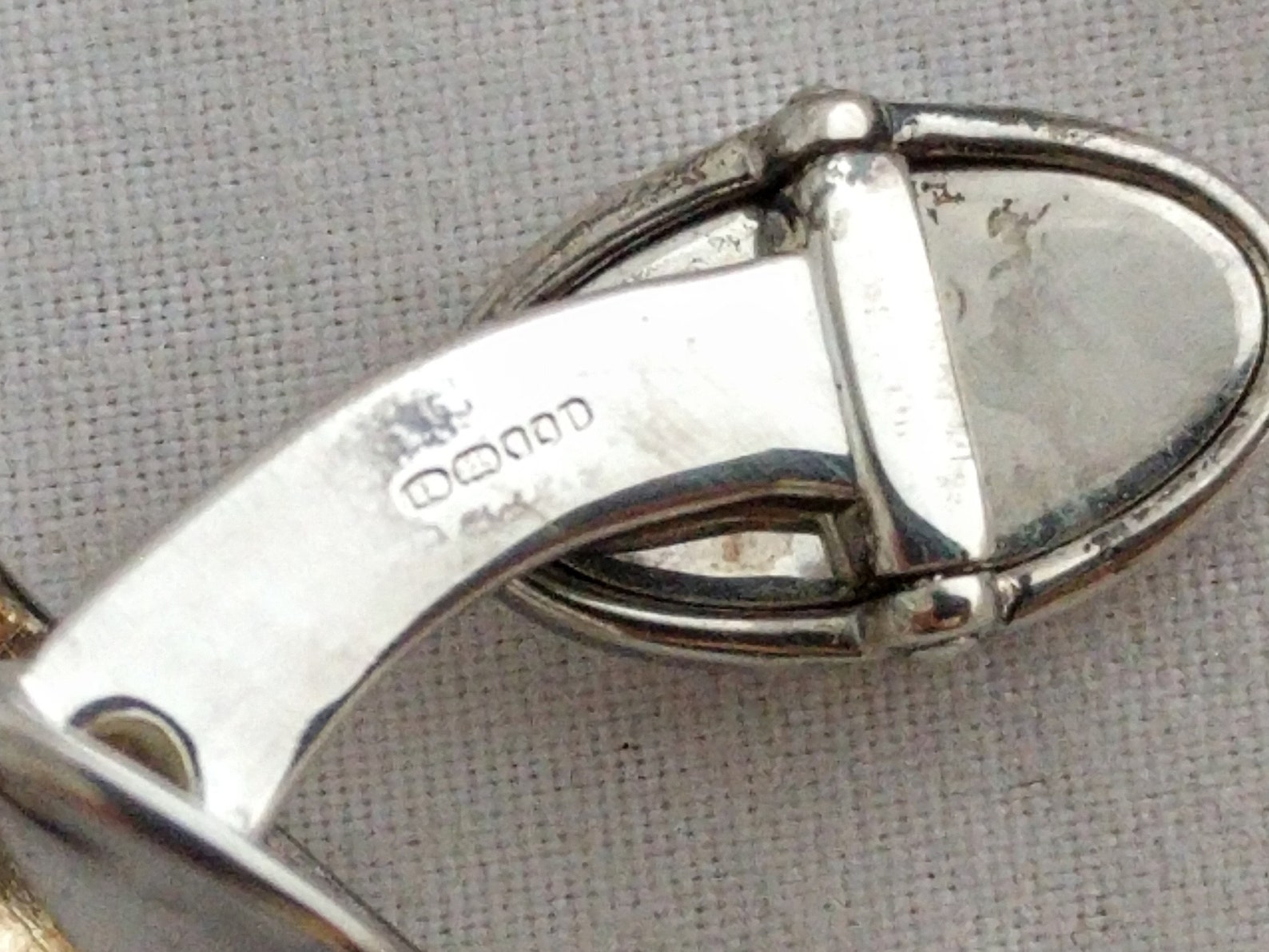 Links of London Sterling Silver Eternity Ribbon Cufflinks – T-bar ...
