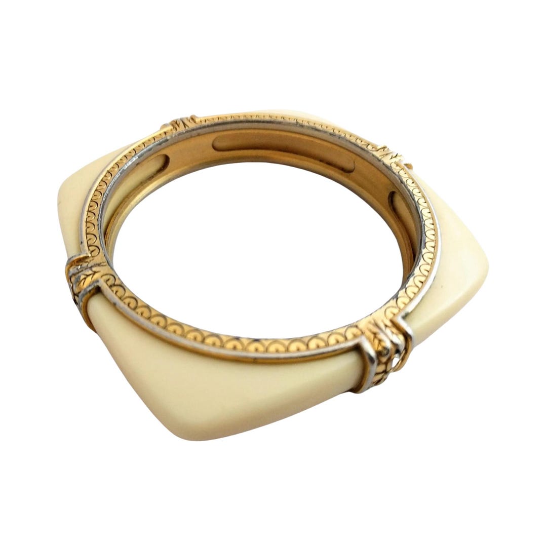 Rare Crown TRIFARI Vintage Bangle Bracelet 1960s–1970s, Signed Lucite ...