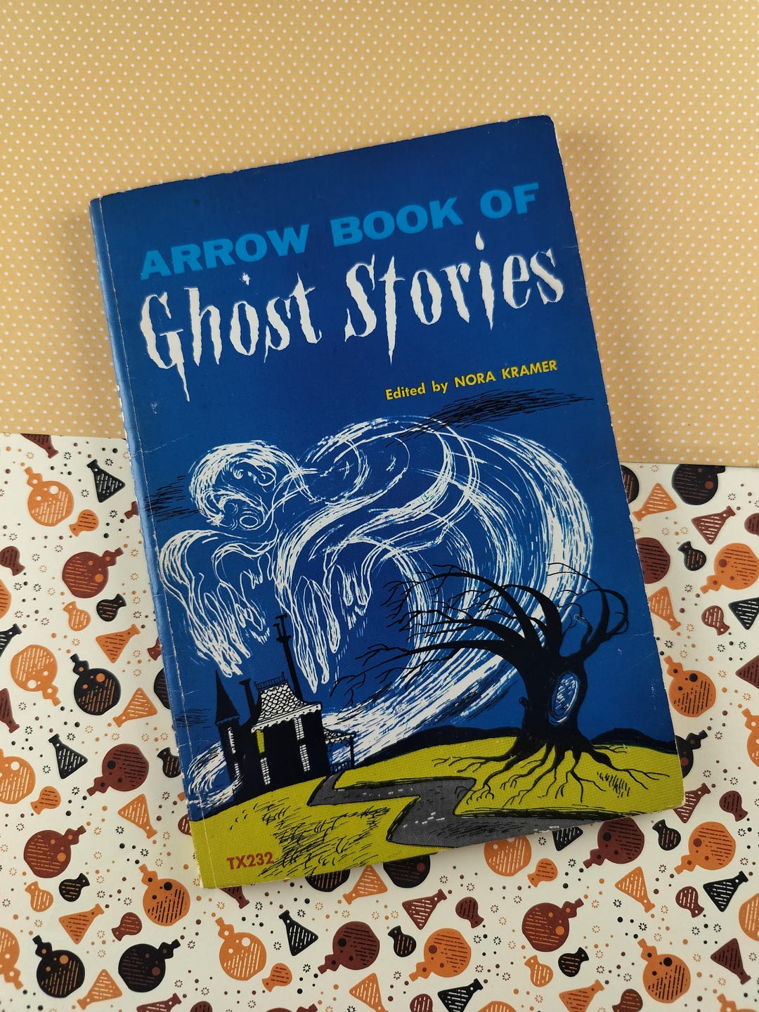 Vintage 1960 Arrow Book of Ghost Stories Nora Kramer Softcover - Etsy