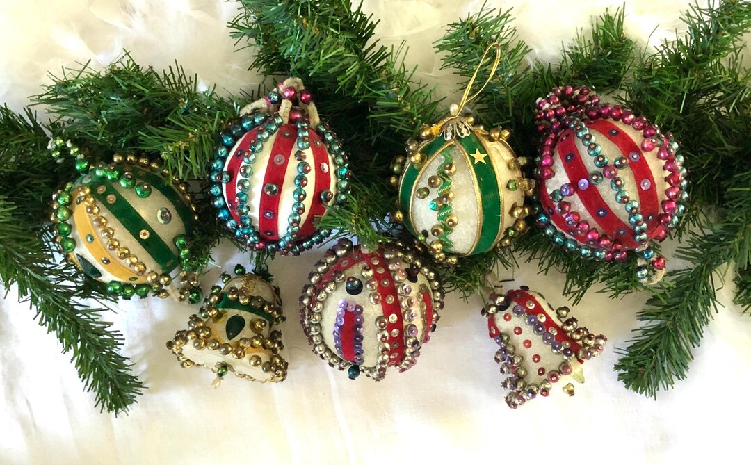 7 Vtg Xmas Beauties 50s Era Push Pin Assorted Ornaments Mercury Llectible Beaded