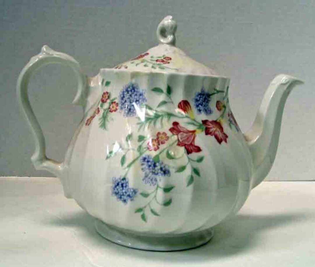 Vintage Floral Teapot, English Style - Etsy