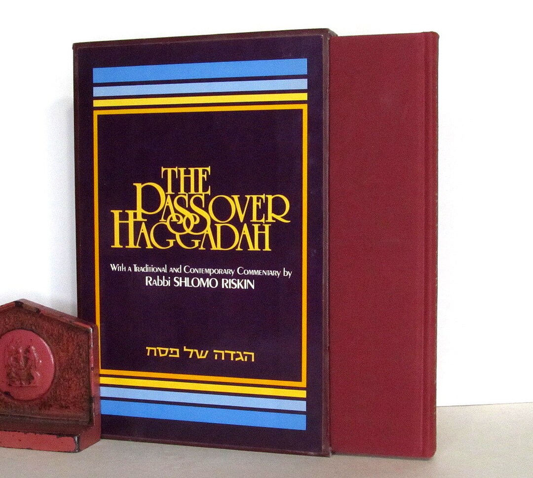 1984 - Passover Haggadah With a Traditional and Contemporary Commentary ...