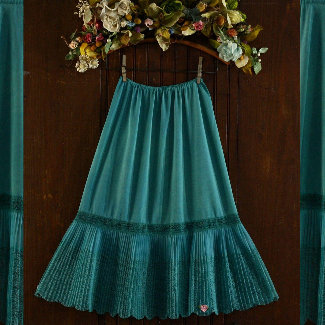 Emerald Green Fancy Flounce Hem Sheer Chiffon Crystal Pleat Lace Mid ...