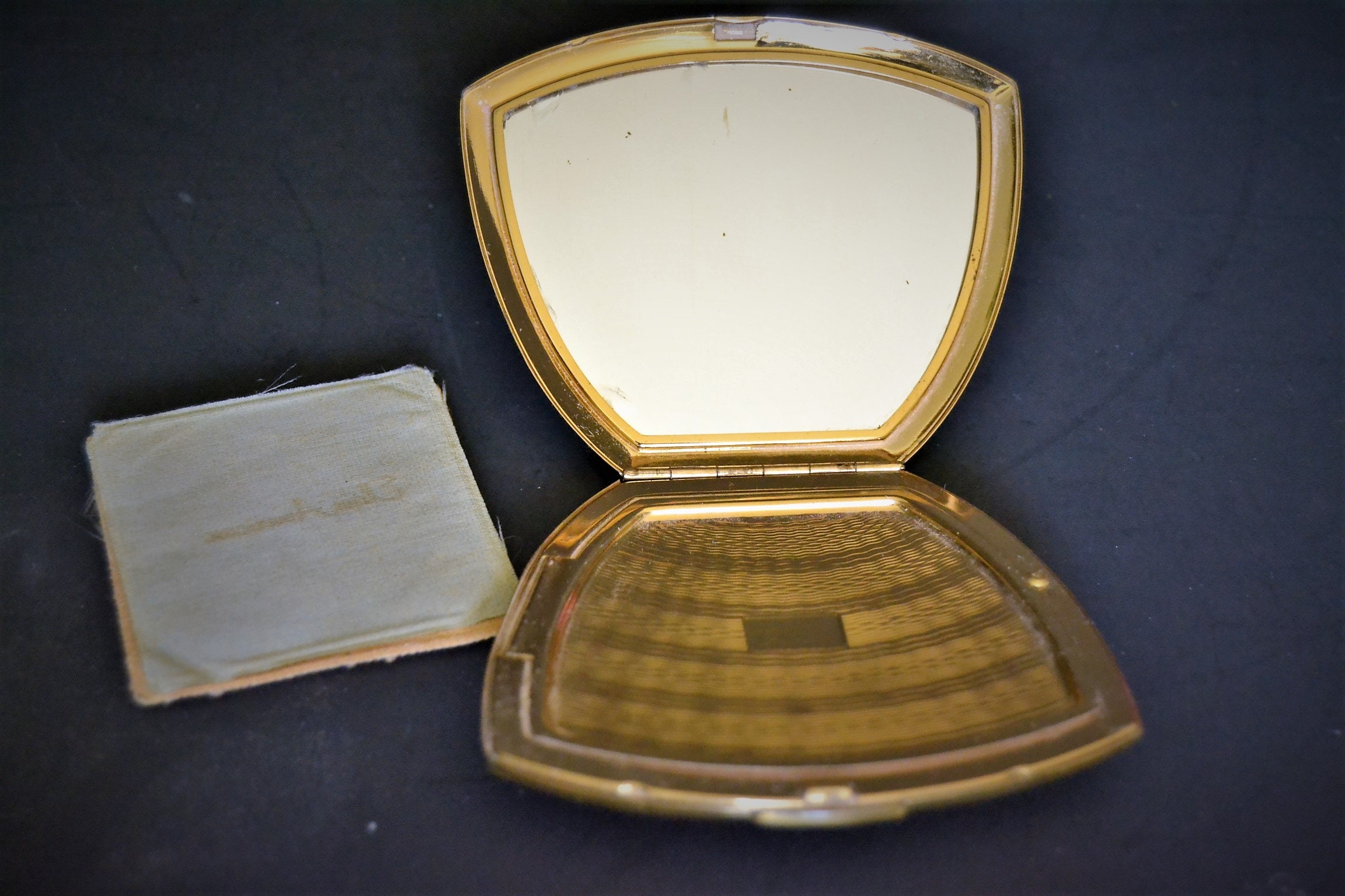 Vintage, Etched, Elgin American Shell Makeup Compact - Etsy