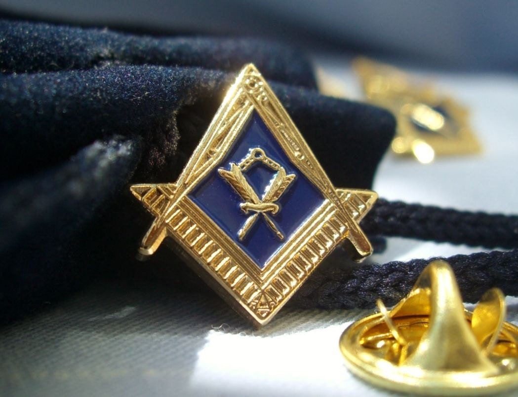 Masonic Freemason Lodge Assistant Secretary Lapel Pin Plus Gift Pouch ...