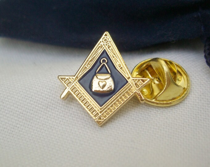Masonic Freemason Lodge Almoner Script Purse Heart Caring Officer Lapel ...