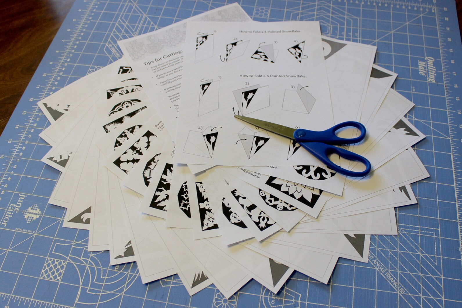 20 Christmas-themed Snowflake Patterns to Cut by Hand! - Etsy