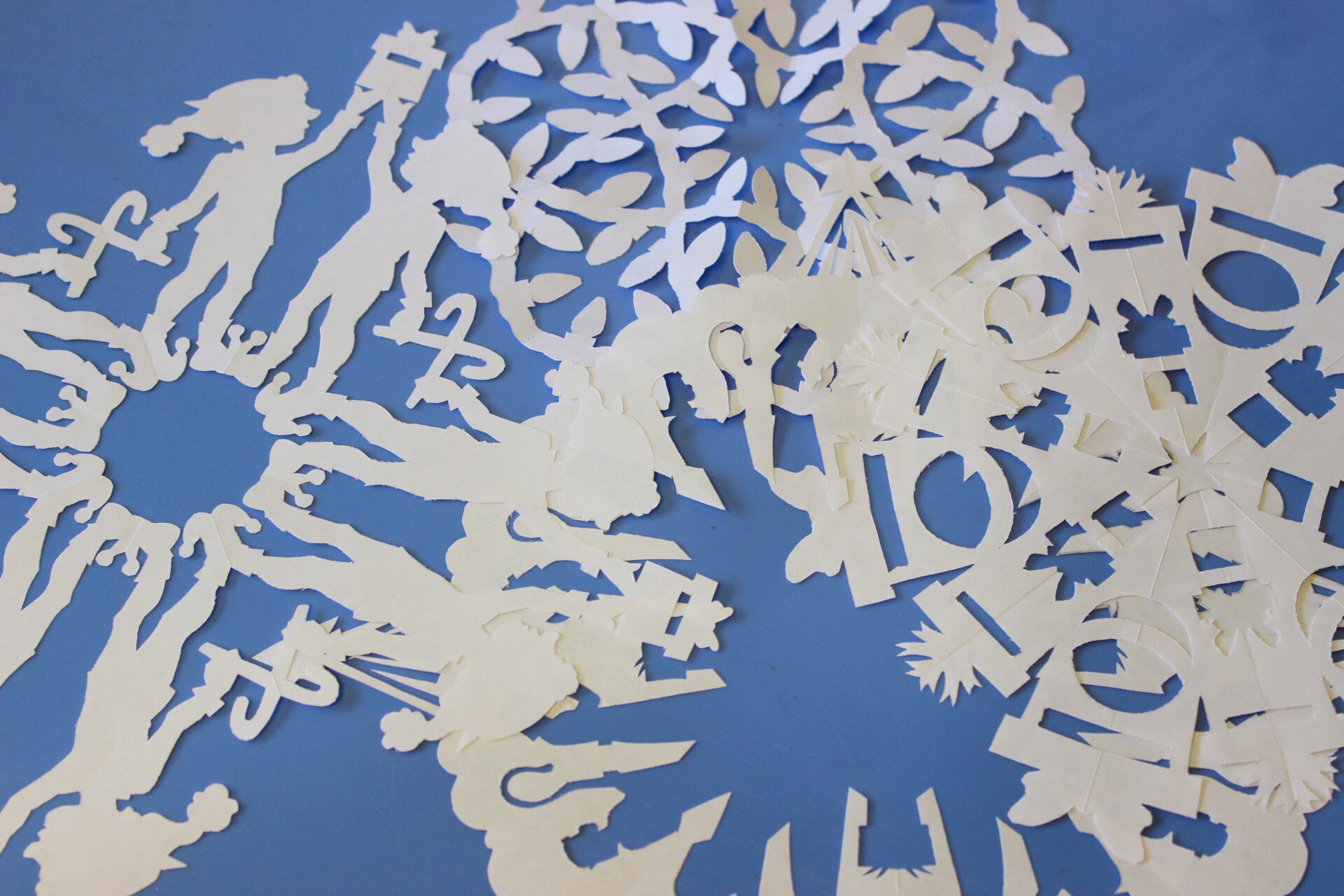 20 Christmas-themed Snowflake Patterns to Cut by Hand! - Etsy