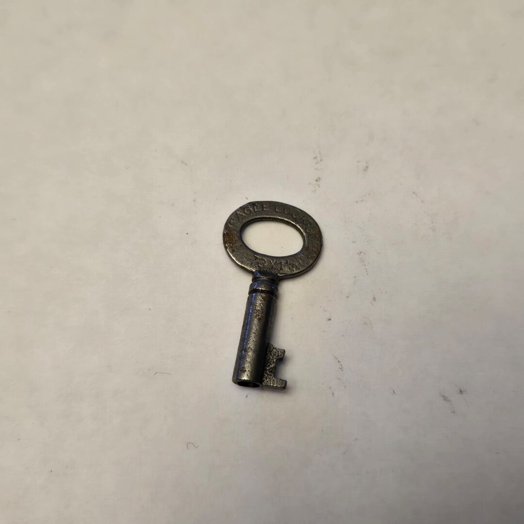 Antique Barrel Key Eagle 73Y Series 73Y1 Trunk/steamer Luggage Suitcase ...