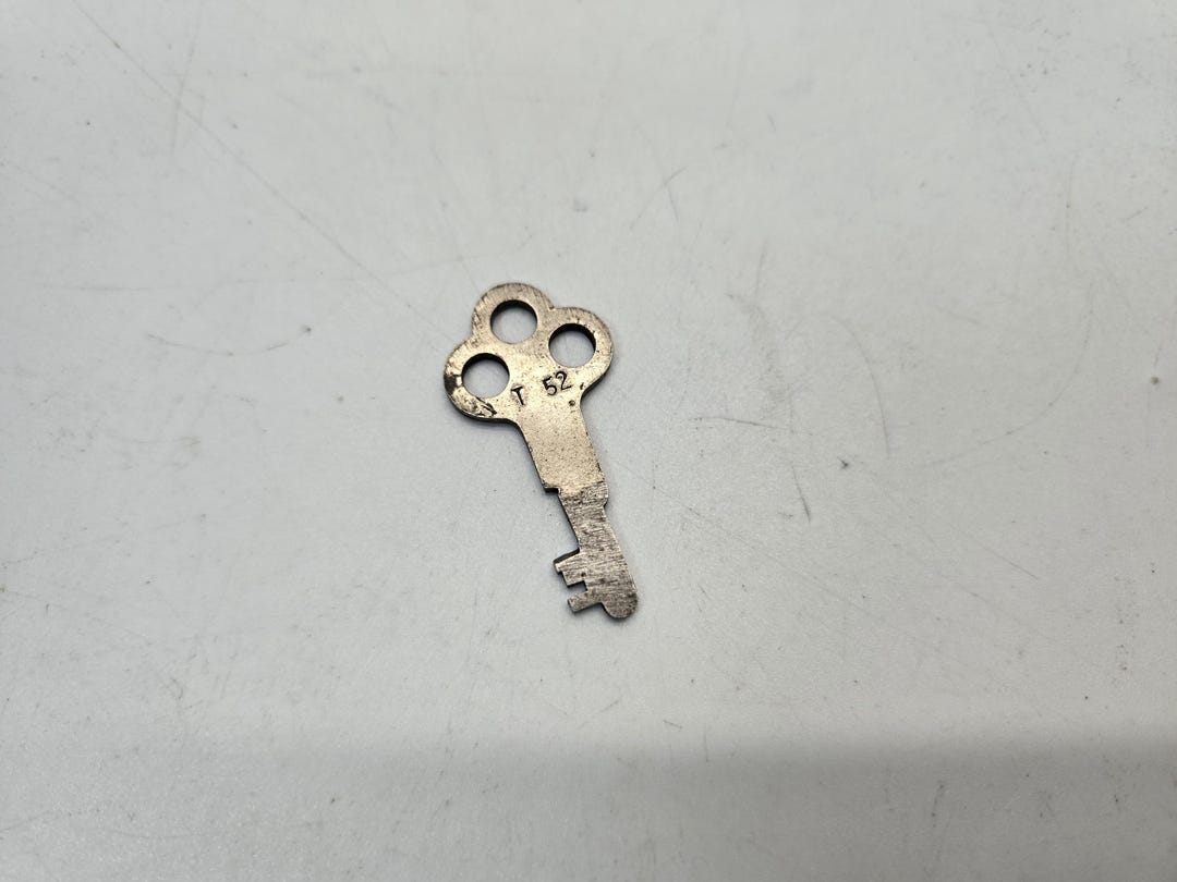 Yale & Towne T52 Trunk/steamer Antique Luggage Key T Series T-52 - Etsy