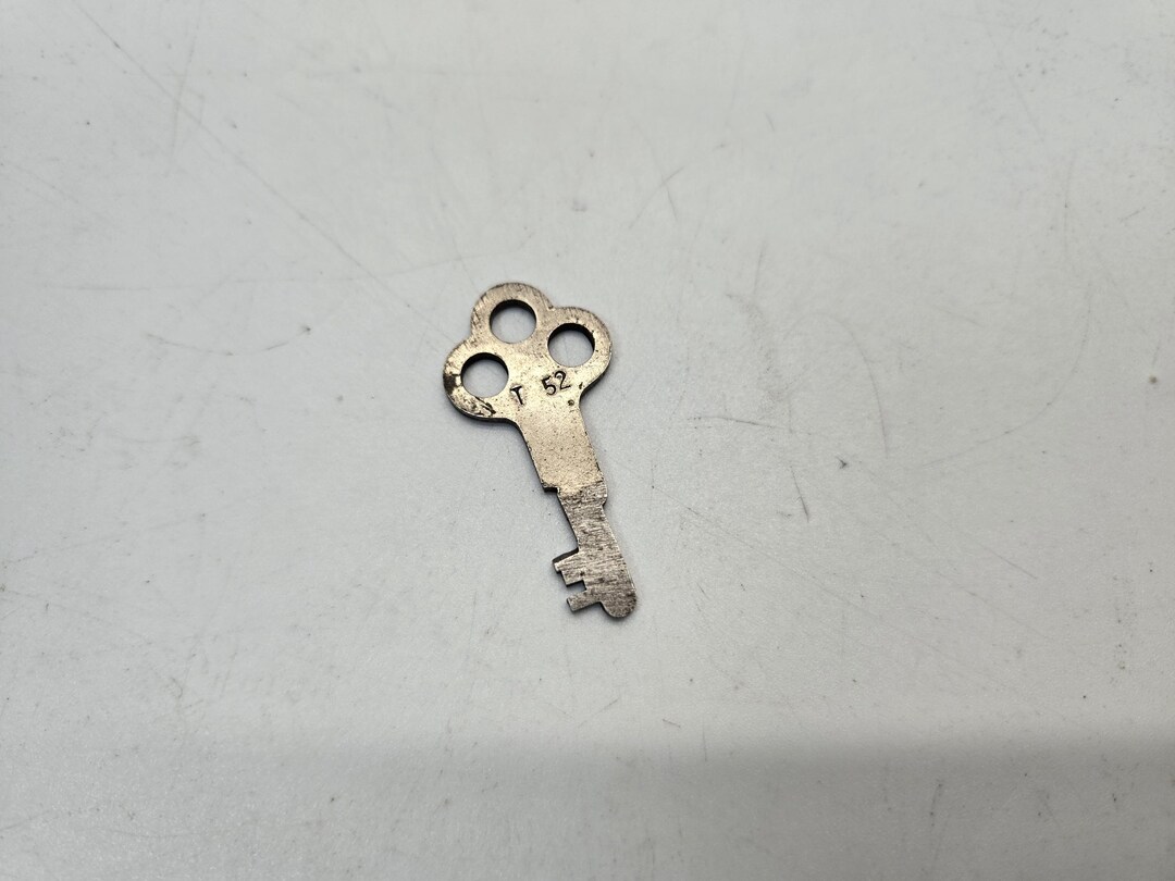 Yale & Towne T53 Trunk/steamer Antique Luggage Key T Series T-53 - Etsy