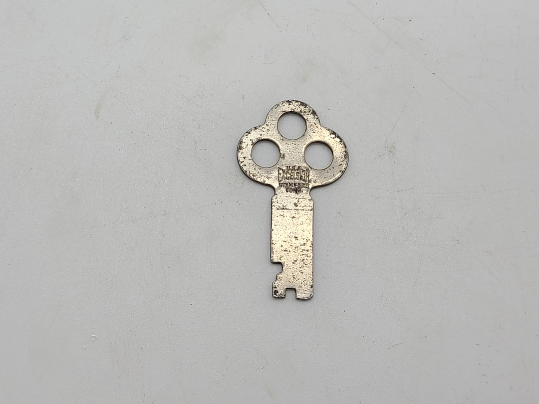 Antique Original Excelsior 5989 Trunk Steamer or Luggage Suitecase Key ...