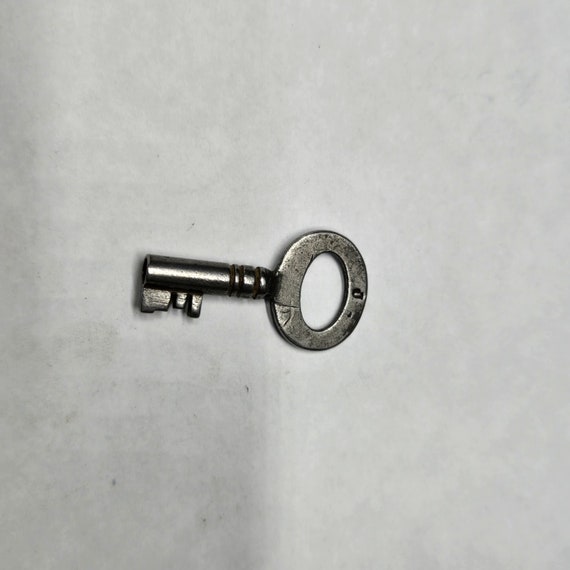 Eagle Lock Co J Steamer/Trunk Antique luggage key - Gem