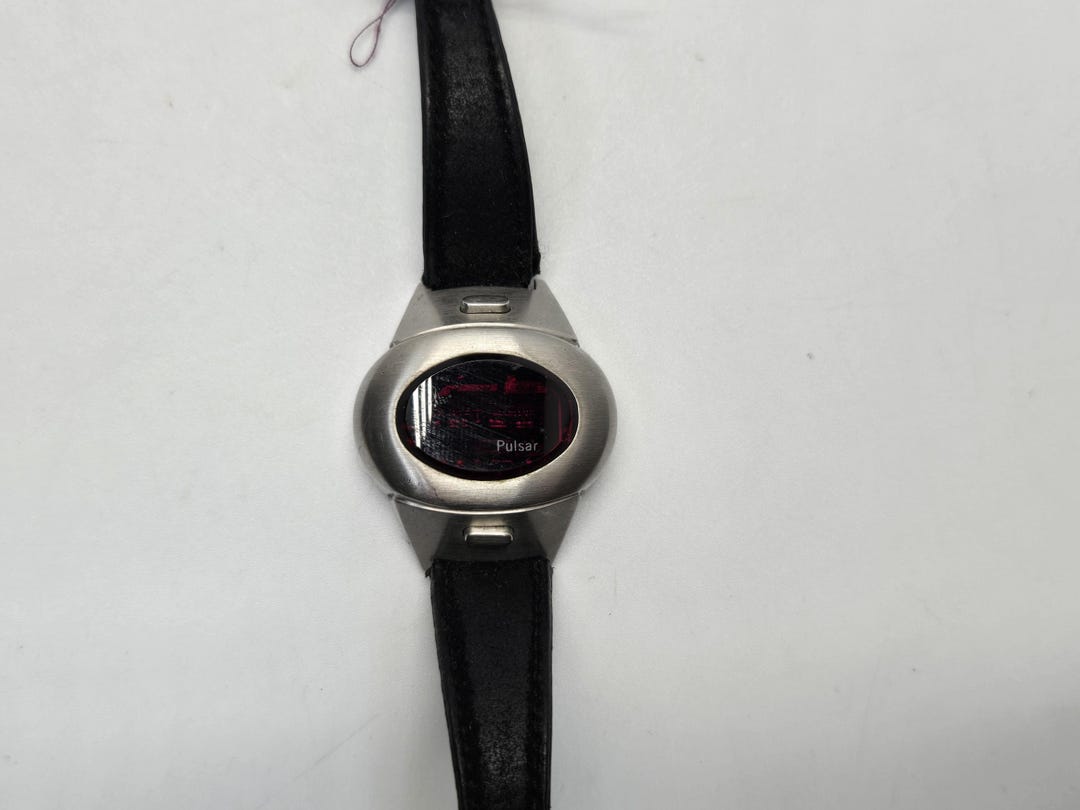 Vintage Pulsar Ladies 1970s LED Red Digital Dial Watch W/ Leather Band ...