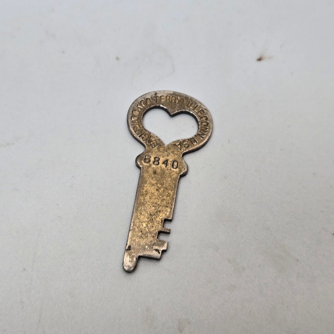 Antique Steamer Trunk Key Eagle 8840 Heart Shape Head Antique Luggage ...