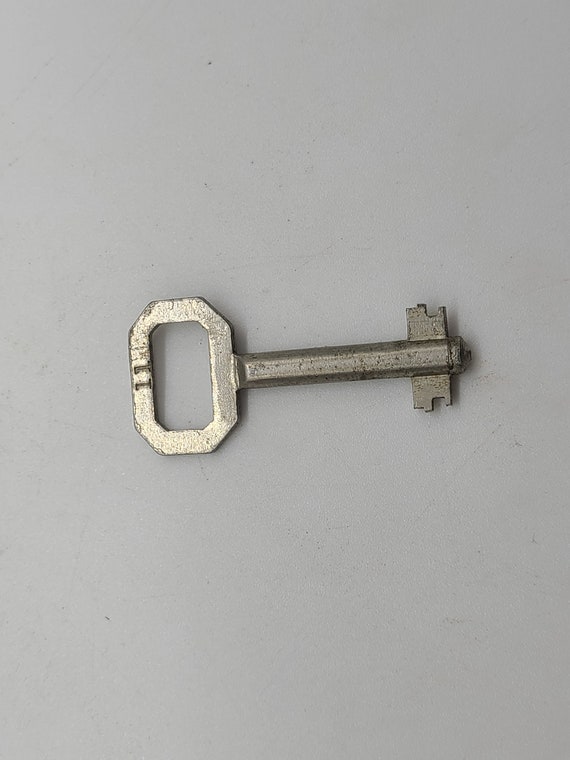 Antique Original Roll top Desk Key #11 Furniture Key - Gem