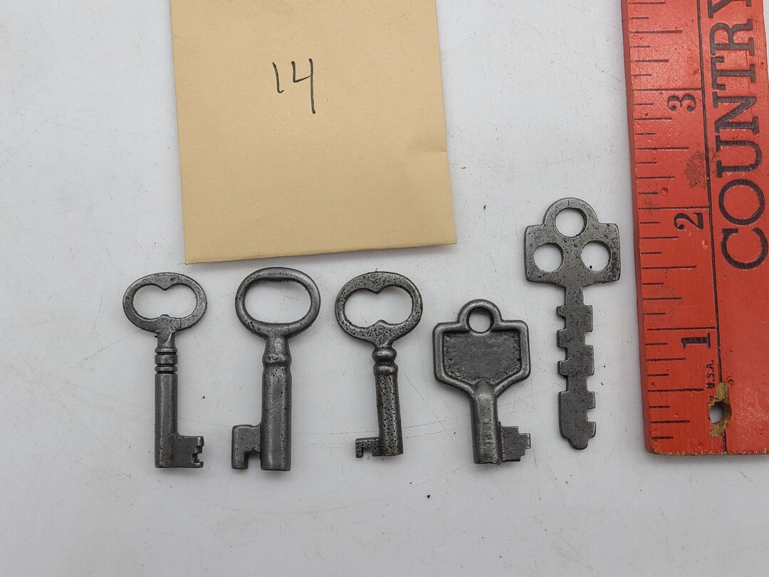 Lot of 5 Mixed Antique Barrel Keys Furniture or Padlock Keys Cabinet ...