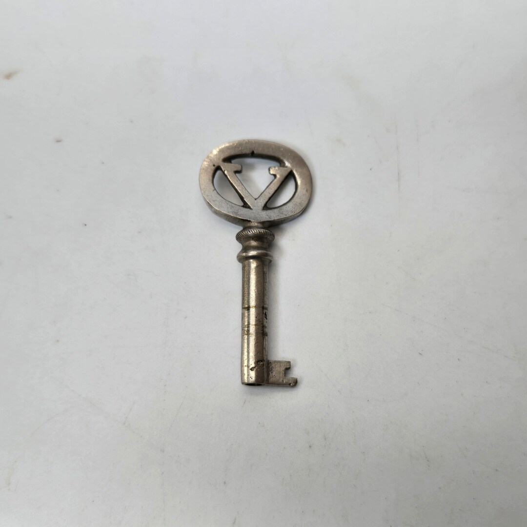 Antique Victrola Phonograph Key With the V Bow/head RARE - Etsy